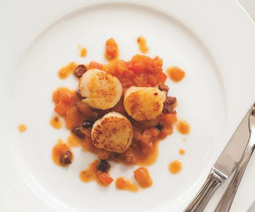Pan-seared sea scallops with tomato and olive – Gimli Fish Market